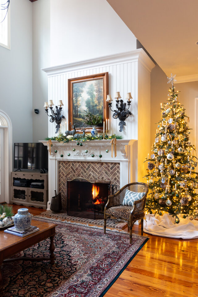 Decorating a Christmas Family Room to Blend with Your Decor