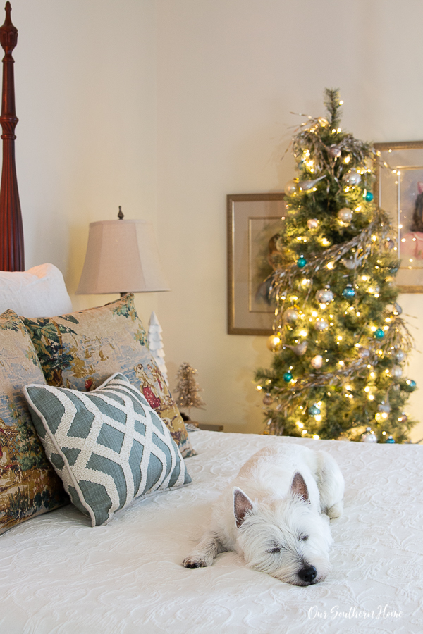 christmas-master-bedroom-4647 - Our Southern Home