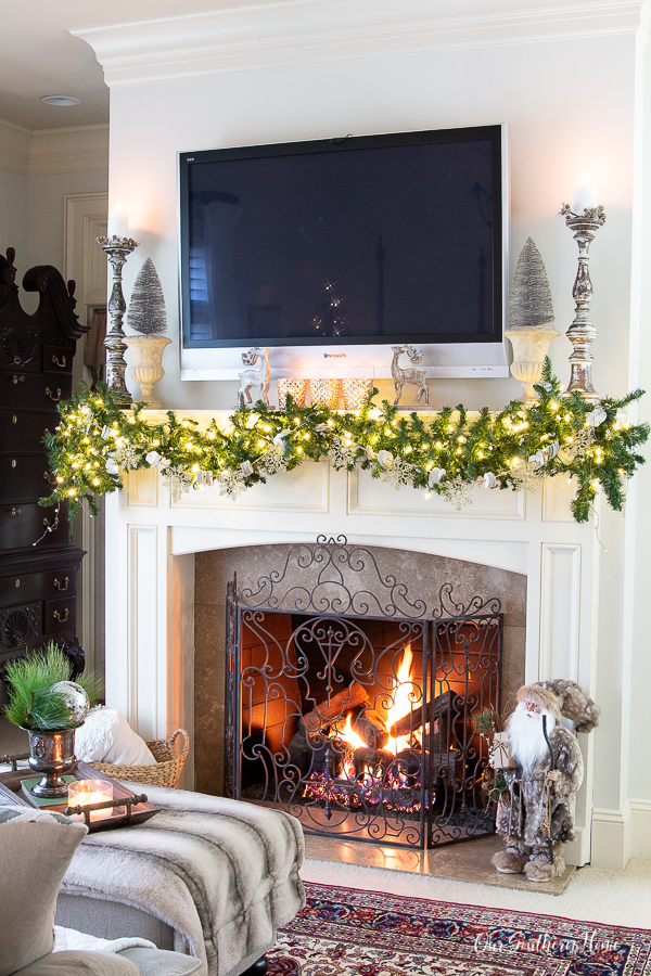 christmas-master-bedroom-4667 - Our Southern Home