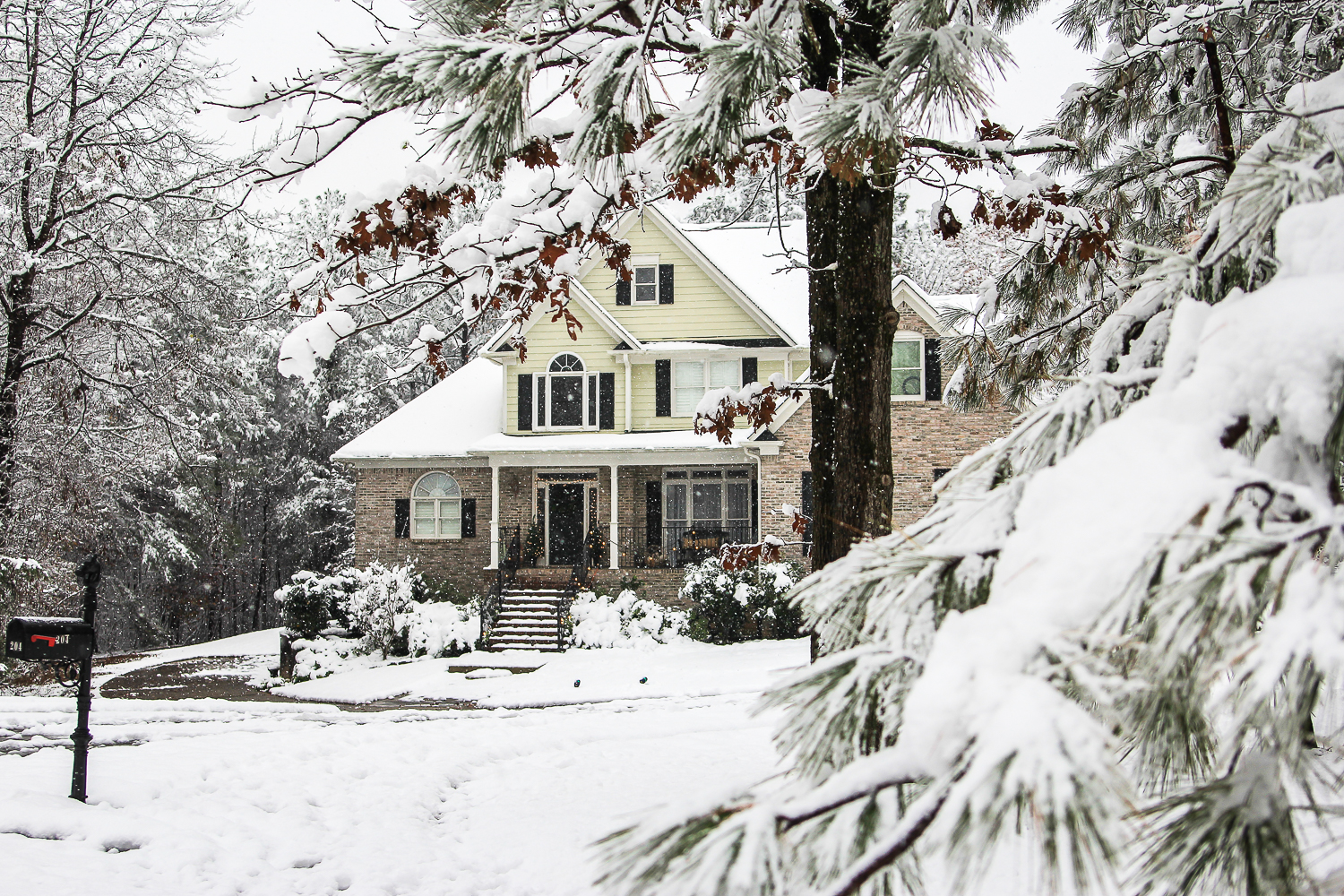 Snowy Christmas Homes - Our Southern Home